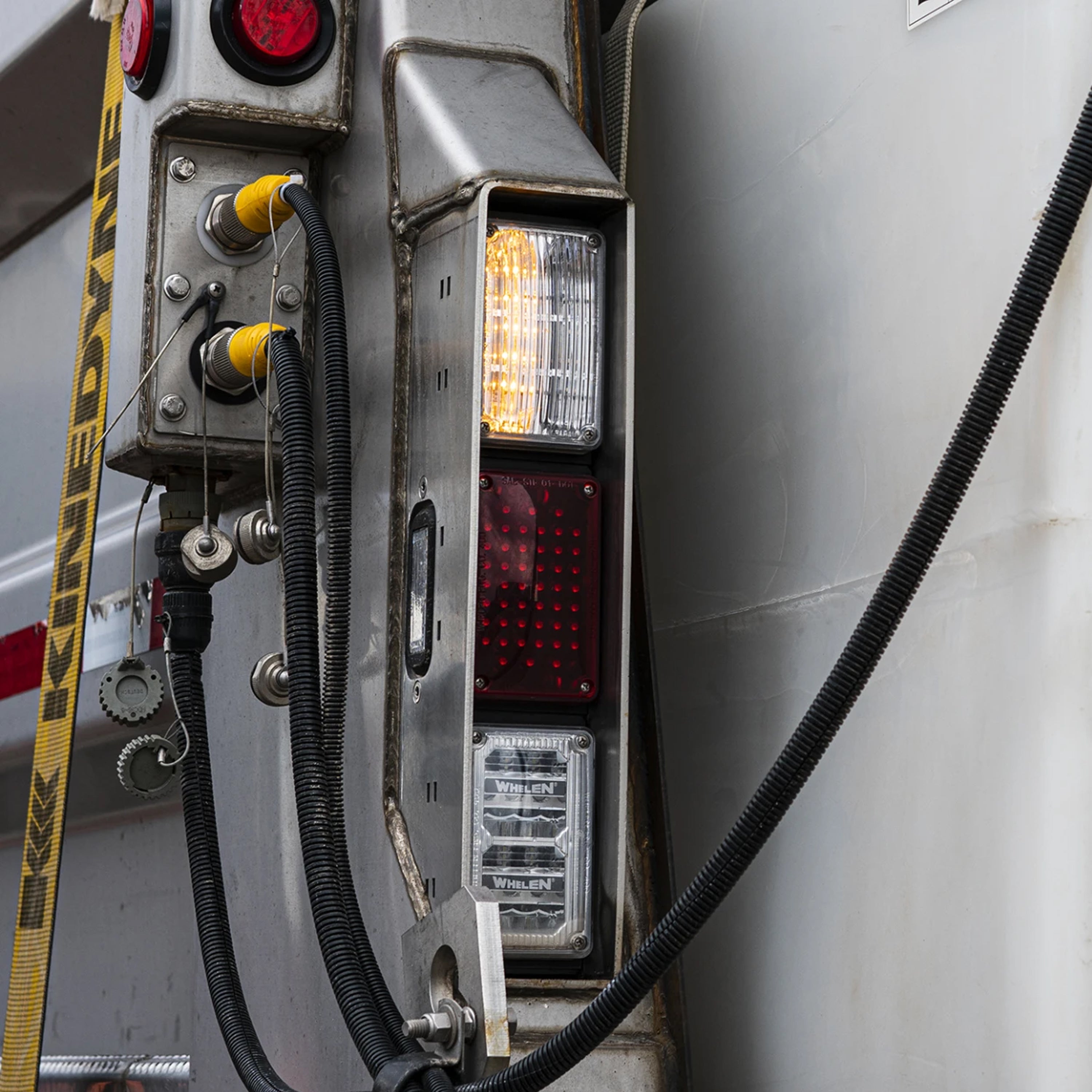 Whelen 400 Series Mounting Options – K&K Emergency Systems